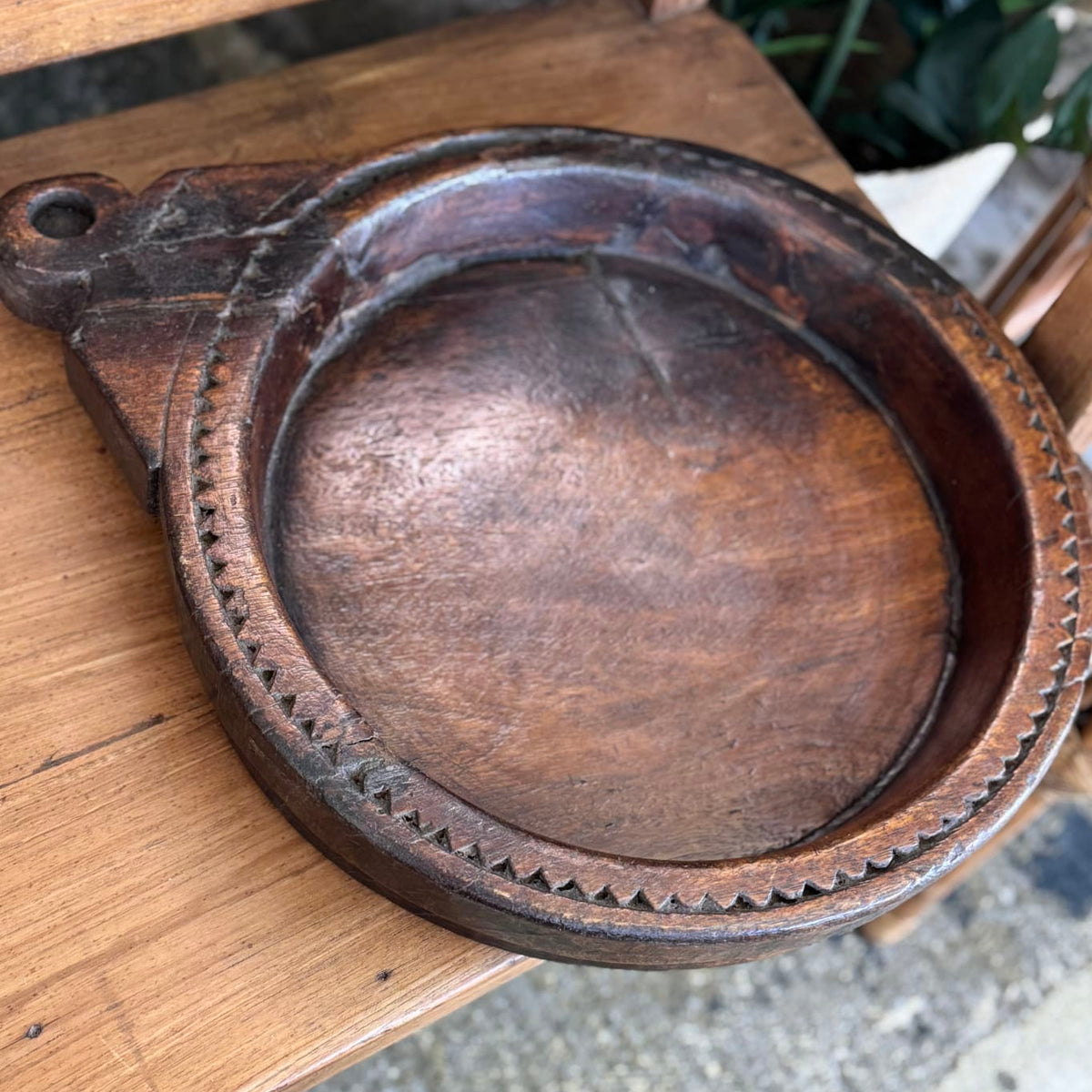 Carved Bowl – Magpie Style