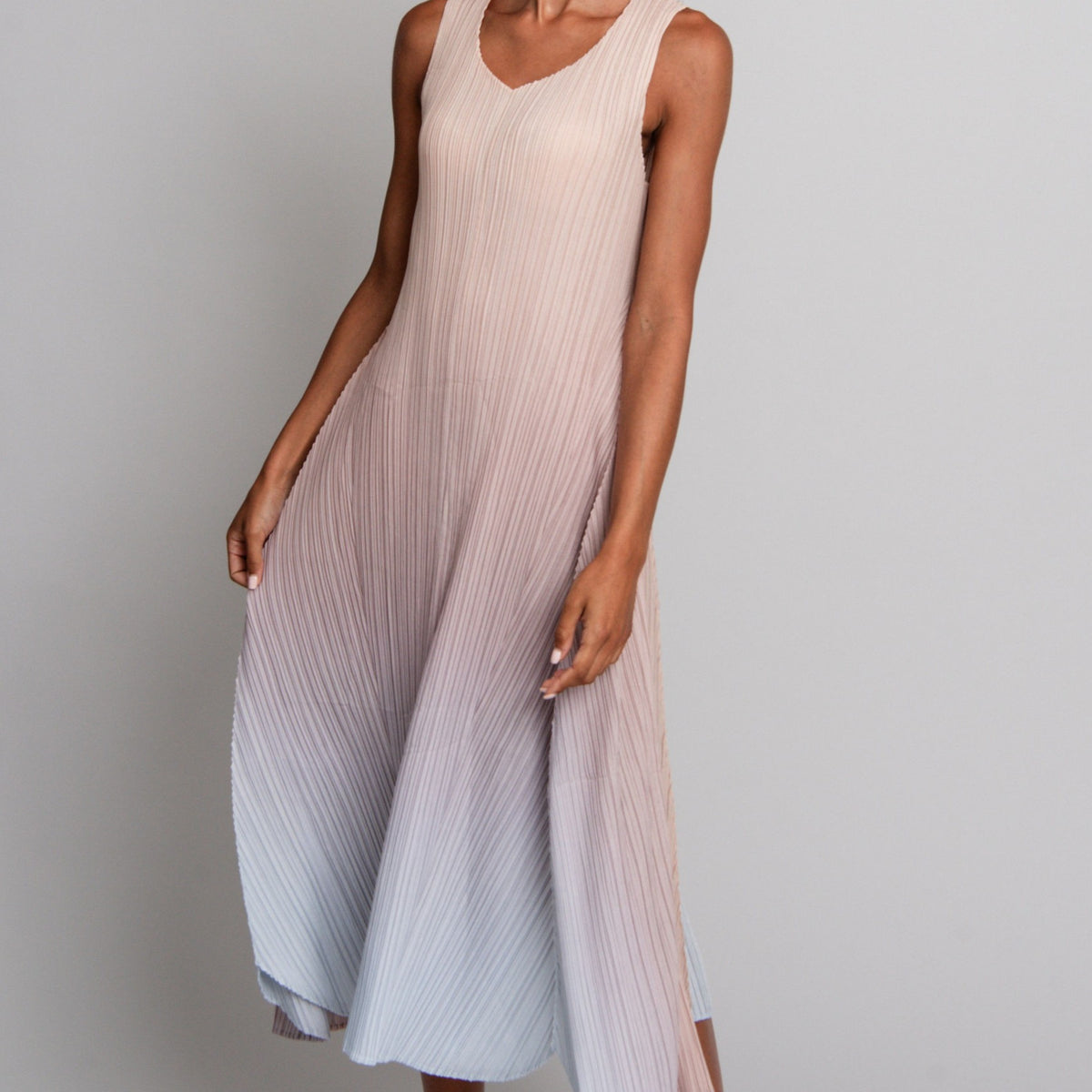 ALQUEMA Long Estrella Dress - Moonstone to Arctic Ice – Magpie Style