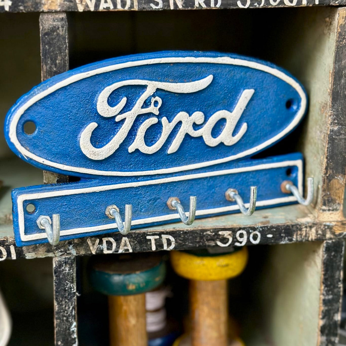 Ford Oval Key Rack – Magpie Style